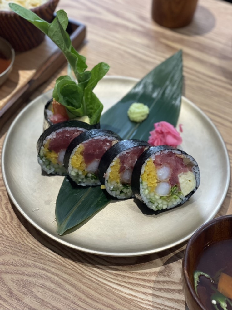 대창덮밥과 후토마키가 맛있는 을지로 맛집 '진작' 후기 (영업시간/웨이팅/대창덮밥/후토마키/모듬카츠/예약/메뉴/가격) : 네이버 블로그