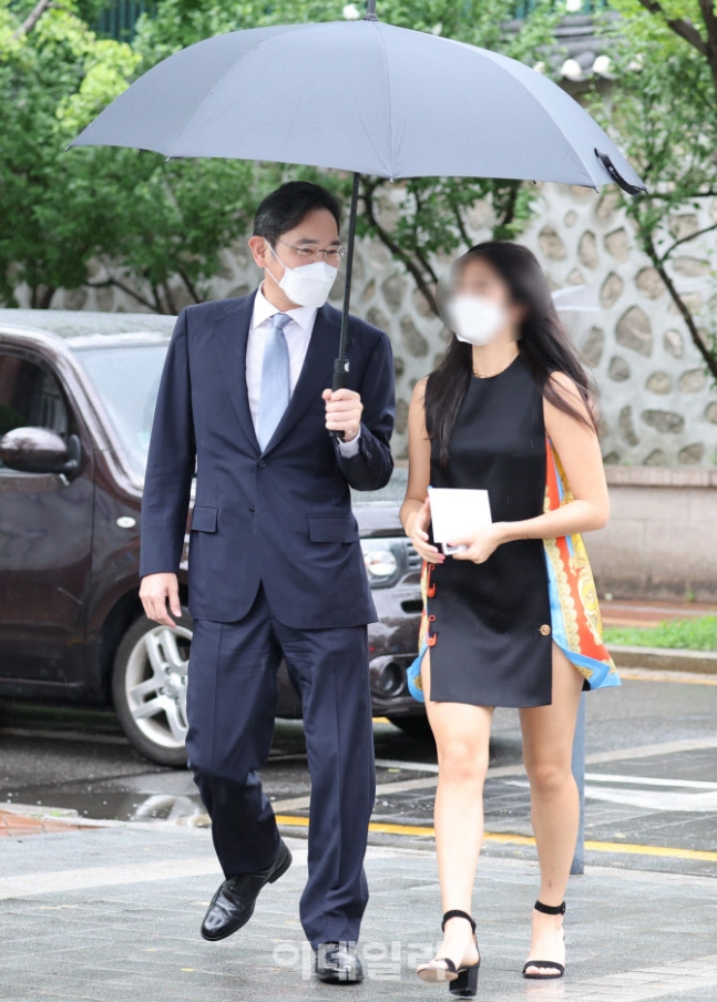 [오늘의포토]이재용 부회장, 딸 이원주양과 결혼식 참석 #정의선딸 #김우중손자 #결혼식 #원피스브랜드 : 네이버 블로그