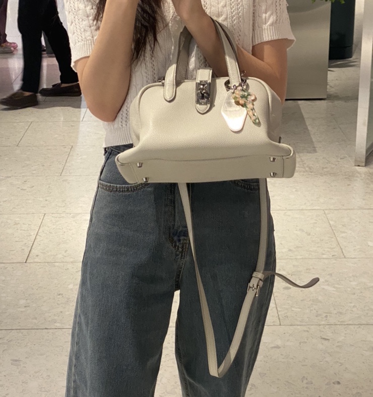 더현대 분크 Vunque 가방 : 토크 토트 스몰 라이트 베이지 할인 구매후기 : 네이버 블로그