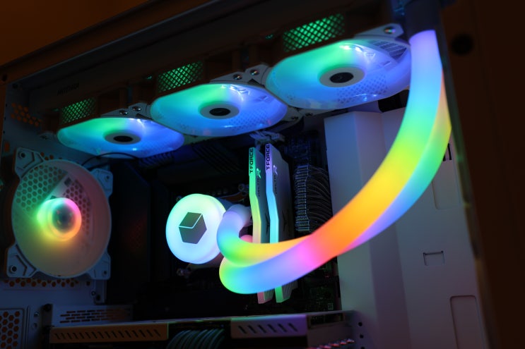 L700 화이트에 맥스엘리트 MOTHRA360 화려한 RGB ~ -라인컴즈- : 네이버 블로그