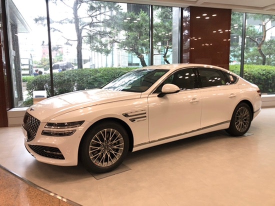 [잡담] 제네시스 G80 구경 : 네이버 블로그