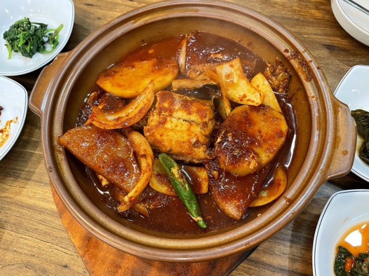 제주맛집 논짓물식당 제주도 왔는데 갈치조림은 먹어줘야지~ 숙소에서 제일 가까운데 유명한 곳인듯 네이버 블로그