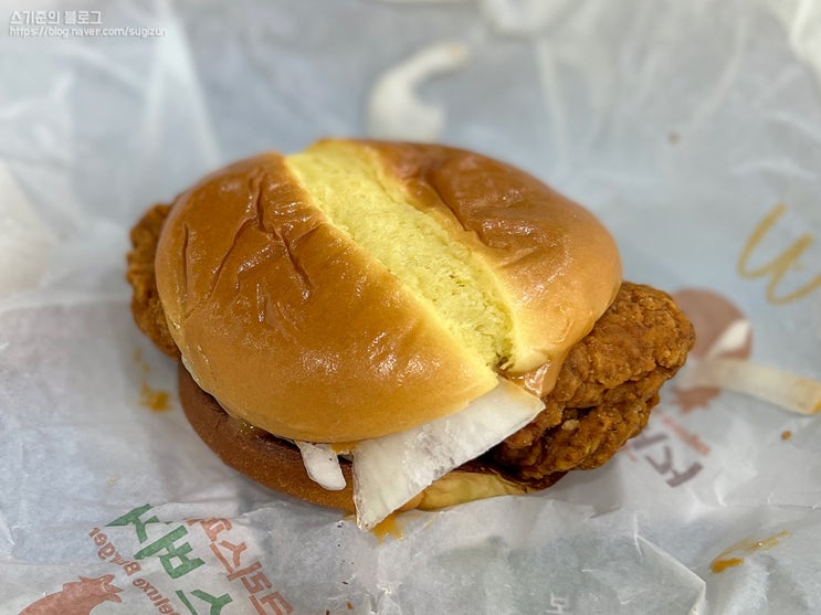 기대 이상으로 맛있었던 치킨 버거 맥도날드 맥크리스피 클래식 버거 (McDonald's McCrispy Classic ...