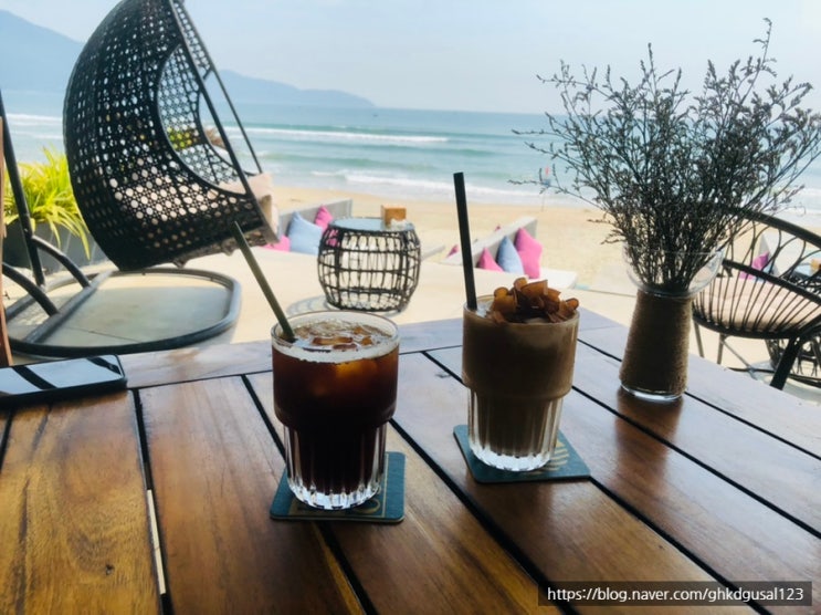 [다낭 에스코비치(ESCO BEACH BAR) : 미케비치뷰 핫플 카페] : 네이버 블로그