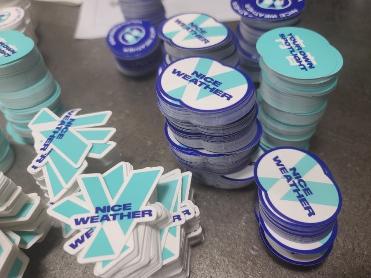 Pantone 3252C, Pantone Reflex Blue C 별색 2도 유포지 UV 인쇄 무광 코팅 완칼 도무송 스티커 ...