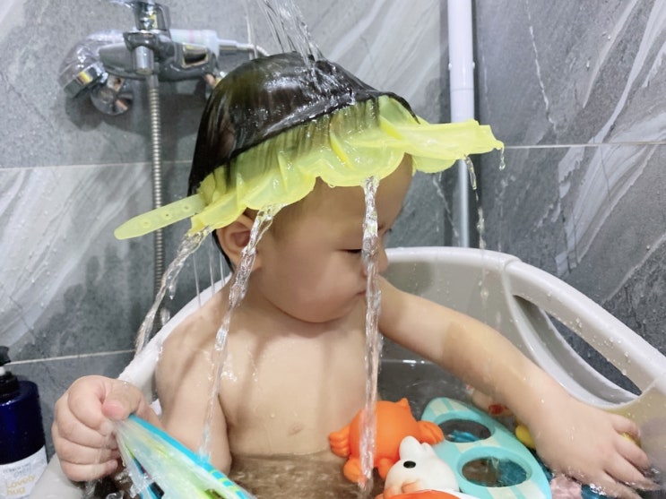 아기샴푸캡 뉴케어 아기목욕장난감 머리감기기 정말 쉬워요 네이버 블로그
