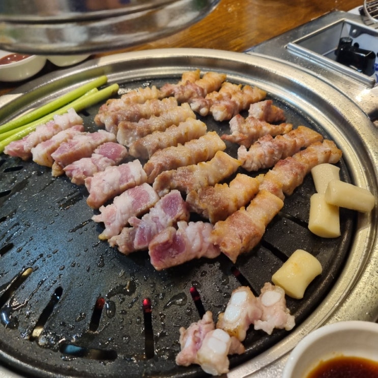 부산 사직동 먹자골목 고기 구워주는 고기 굽는 남자 : 네이버 블로그