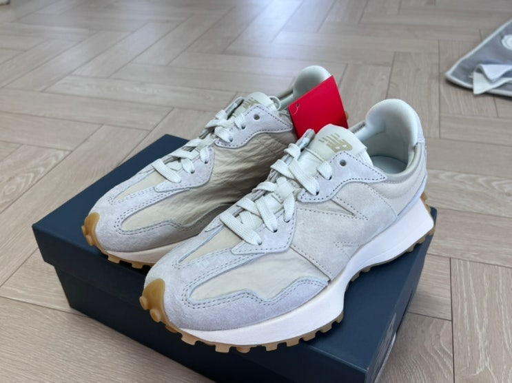 그레이에 이어 공홈에서 재구매한 뉴발란스327 화이트(MS327KC1) +사이즈팁&착용샷 : 네이버 블로그