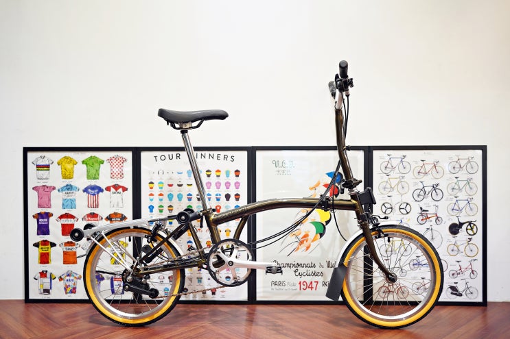 브롬톤자전거 C라인 익스플로어 6단 짐받이 미드핸들바 블랙라커 출고 슈발베 마라톤 레이서 16인치 타이어 부산 매장 : 네이버 블로그