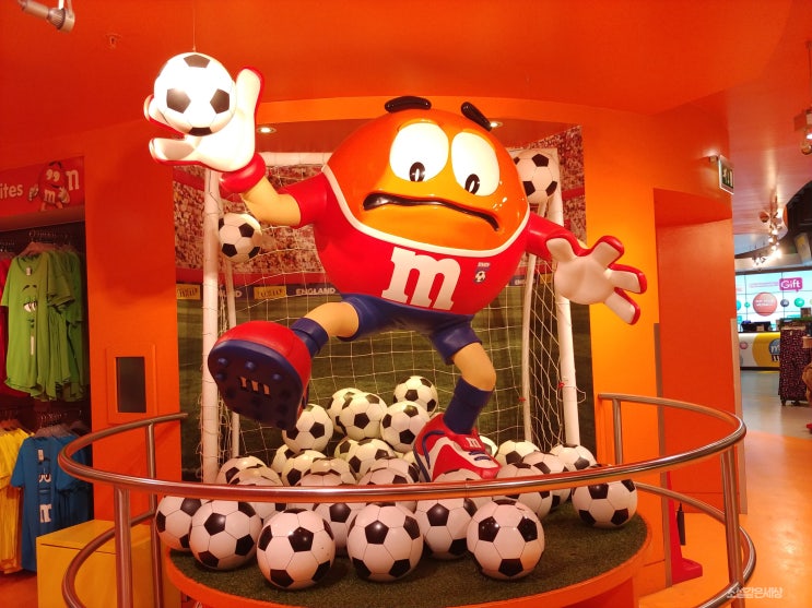 37일 유럽여행 14일차(4) 런던 여행 #5 - m&m's 월드, 차이나타운 Gerrard's corner (영국) : 네이버 블로그