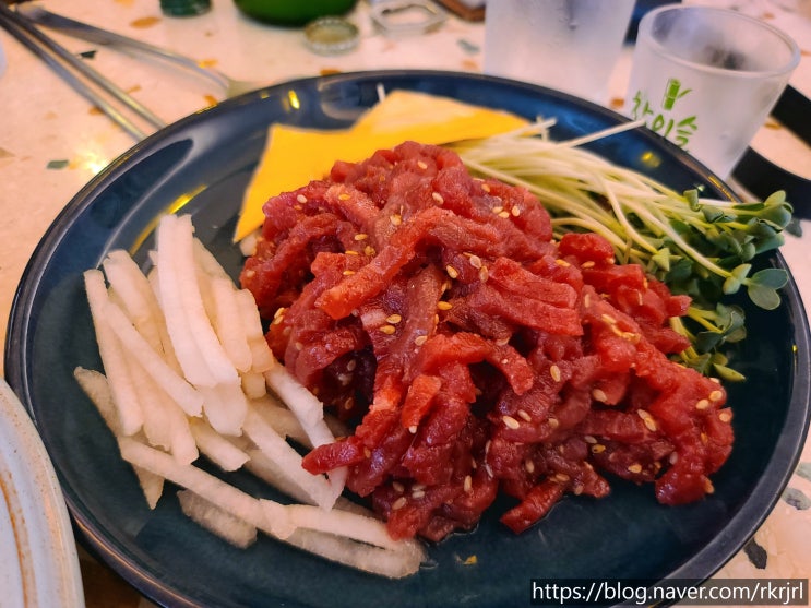 왕십리역 맛집 육회와 연어를 무한리필로 즐길 수 있는 육회바른연어 네이버 블로그