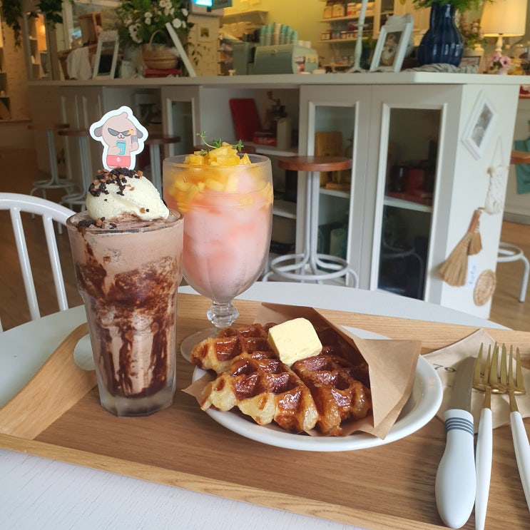 테크노파크역 카페 79파운야드 송도트리플타워점 복숭아스무디 초코청크스무디 클래식버터크로플 네이버 블로그