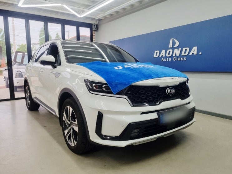 쏘렌토MQ4 전면유리 교체 자차보험으로 진행 및 열차단썬팅 레인보우V90 23% 반사필름 시공기 : 네이버 블로그