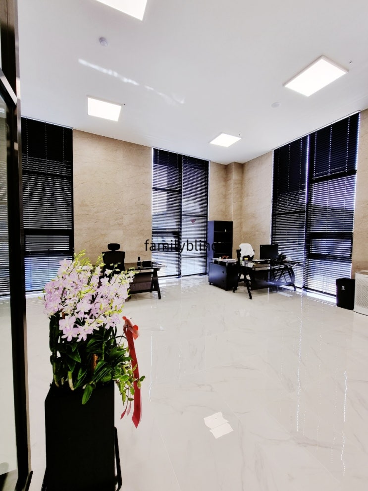 (공장직영)판교블라인드 &커튼 청계산초입 고등동 상가건물 블랙우드 방염블라인드 설치사진 같이봐요 ^^~ : 네이버 블로그