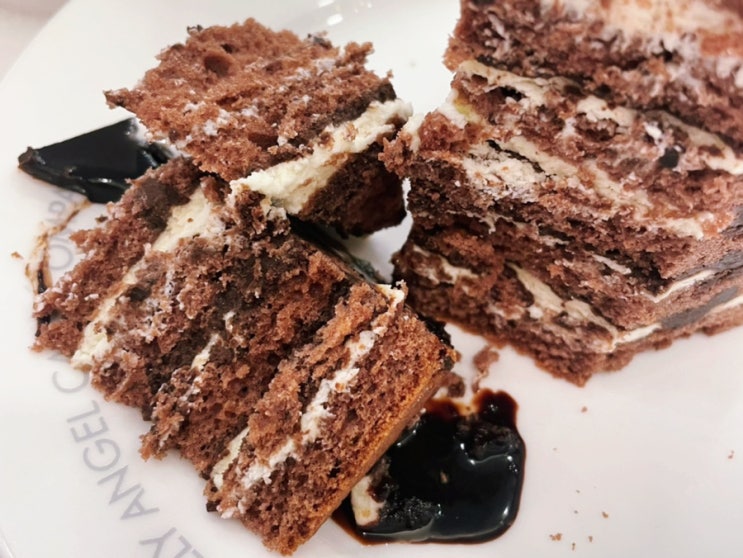 빌리엔젤 용산아이파크몰점 :: 케이크 맛집 꾸덕한 초코케이크 쇼콜라 봉봉 추천 : 네이버 블로그