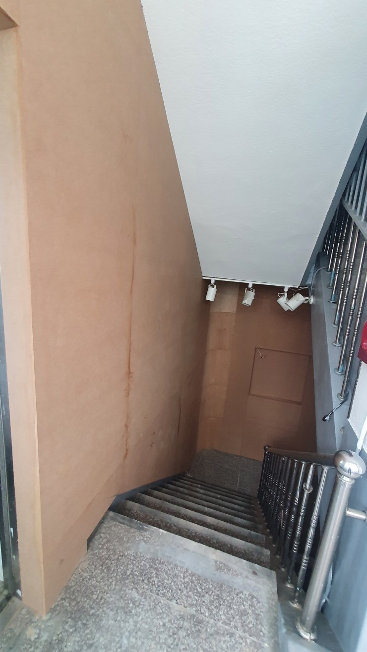 오늘의 포스팅은 미술학원 계단공사 입니다(일산목수 파주목수 일당목수 셀프인테리어 학원공사 라운드월) : 네이버 블로그