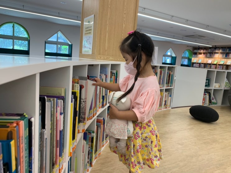 47개월 육아일기 도서관 데이트 어린이집 물놀이 주간 네이버 블로그