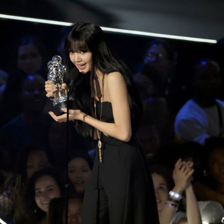 블랙핑크 리사, 美 VMAs 베스트 K팝 수상 "테디 오빠, YG 고마워" : 네이버 블로그