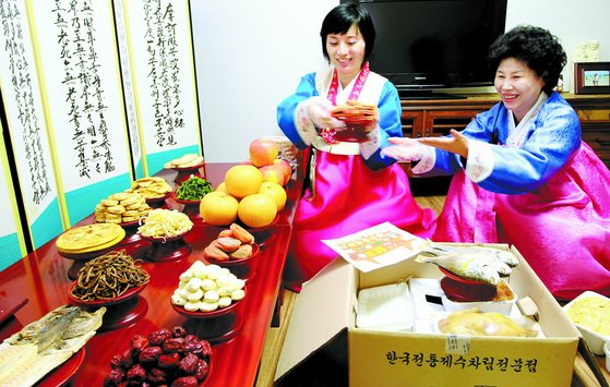 성균관 명절에 더는 전 부칠 필요 없다 차례상 표준안 발표사계전서 기름진 음식 쓰는 건 예법 아냐 옛 문헌 근거