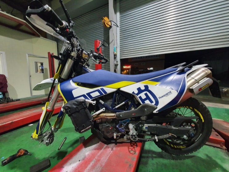 701엔듀로 IRC TR8 교체 : 네이버 블로그