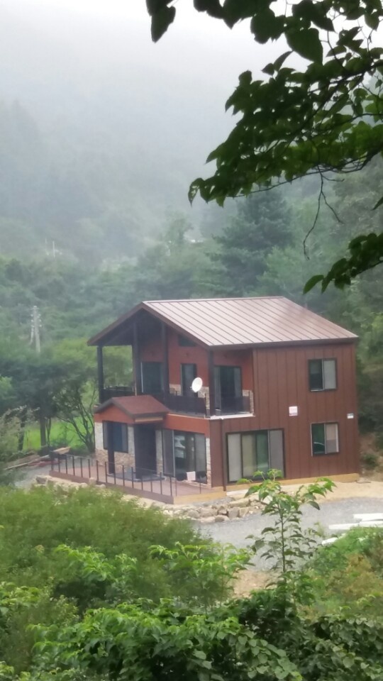 맑은 계곡이 양 옆으로 흐르는 휴식공간의 평창 전원주택/강원도전원주택 : 네이버 블로그