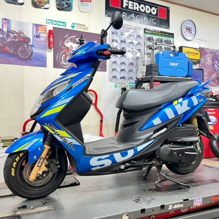 스즈키 스위시125 리퀴몰리 스트리트 레이스 5 40 엔진오일 교환 맥시스 R1 100 90 10 레이싱용 타이어 교환