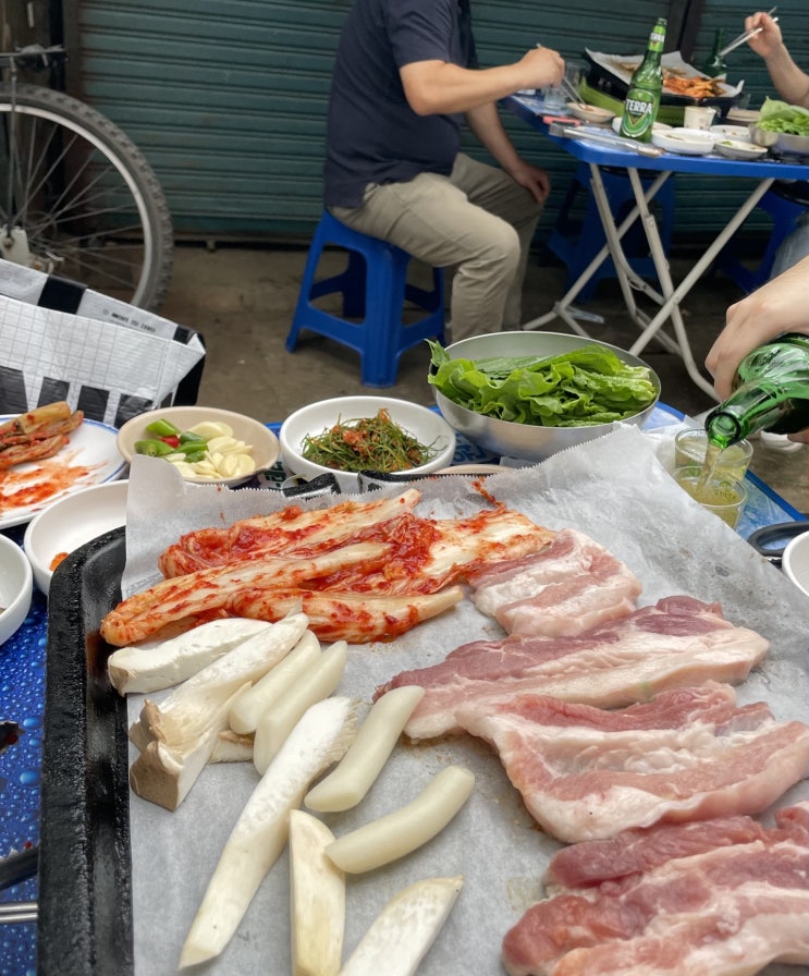 을지로 노포 맛집 대원식당 이 정도로 찐 길바닥 노상 삼겹살집은 처음이에요당황 을지로 야장 네이버 블로그