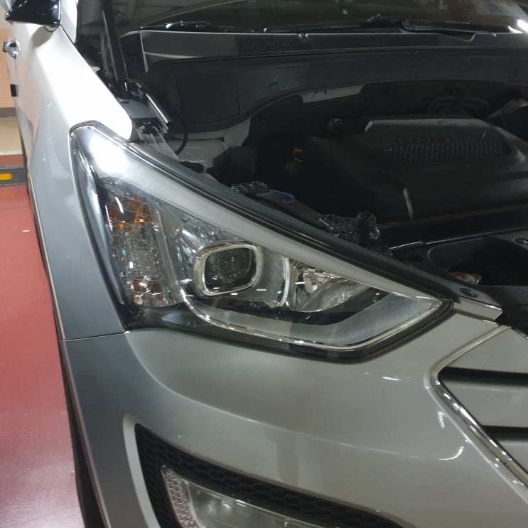 싼타페DM HID 전조등 전구 교체 diy (싼타페 범퍼 탈거 안하고 헤드램프 헤드라이트 벌브 교환) / 필립스 D3S 타입 울티논 6000k hid와 순정 색깔 밝기 비교 ...