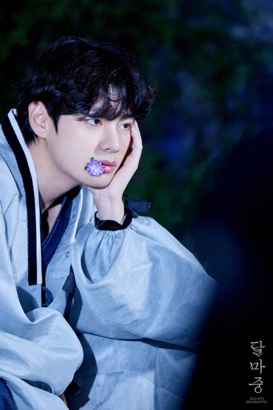 방탄소년단 뷔 : BTS V, the heavenly beauty of East and West : 네이버 블로그