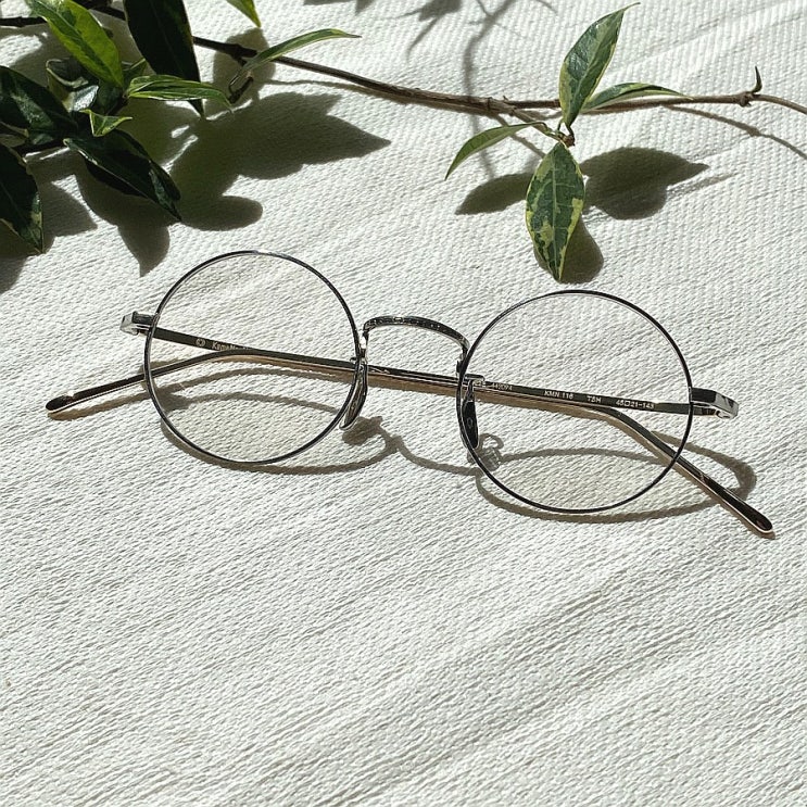 고급스럽게 착용해보는 동그란 안경 '가메만넨 116' 디테일이 훌륭합니다 : 네이버 블로그