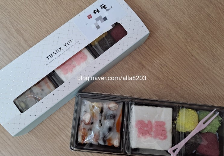 전주떡집 ♥ 답례떡전문점 ♥ 인후동떡고을 ♥ 예쁜답례떡 맛있는답례떡 고급스러운답례떡 쇠머리찰떡 꿀설기 사색경단으로 구성된 3구