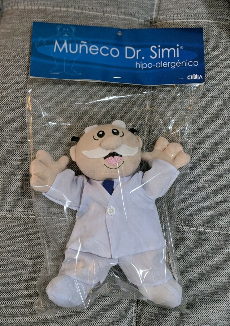 팬이 '브루스 디킨슨'에게 'Dr.Simi' 인형을 건넸을 때 : 네이버 블로그