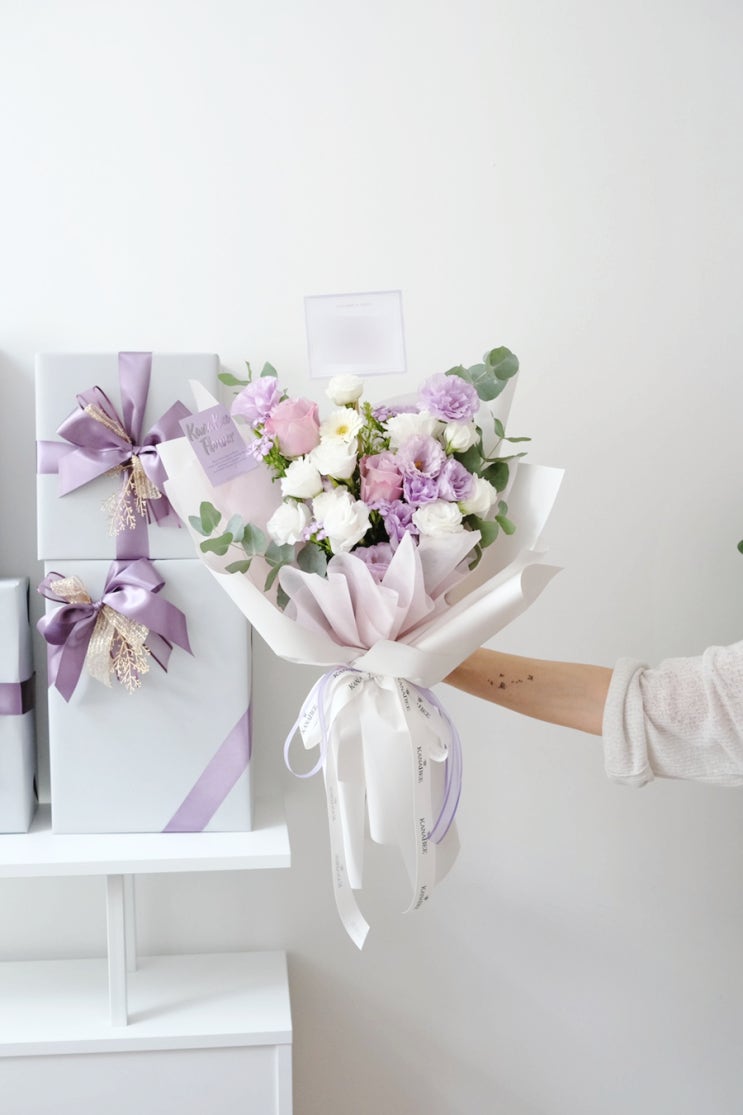 서포트 배우 박은빈님께 전달하는 선물포장과 라벤더톤 카나비꽃다발 강남역꽃집 범계꽃집 카나비플라워 네이버 블로그