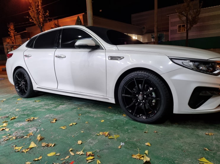 기아 K5 차량 제네시스 G70 블랙 19인치 장착 사진 / K5 19인치 휠 / 제네시스 G70 순정 휠 / G70블랙중고휠 / G70휠 / 제네시스블랙19인치휠 ...