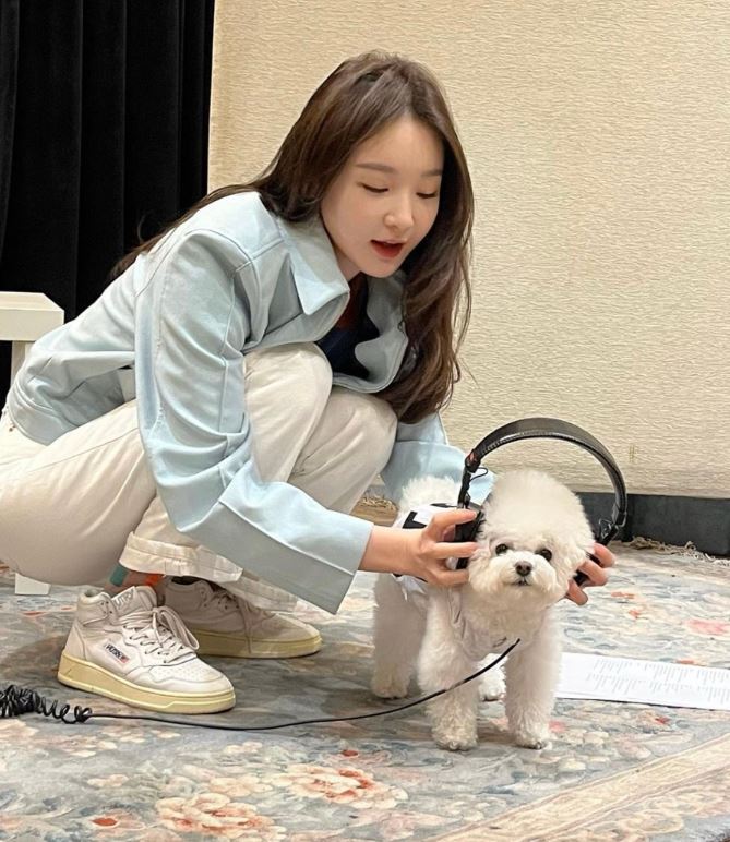 오트리 메달리스트 연예인 강민경 안소희 수영 차정원 사복 패션 코디 네이버 블로그