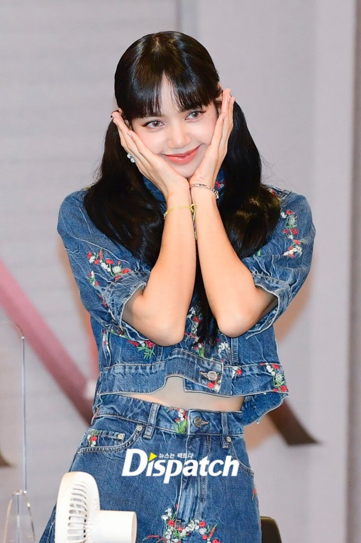 블랙핑크 리사, 220925 LISA- Fan Sign Event/ Inkigayo Photowall 8P : 네이버 블로그