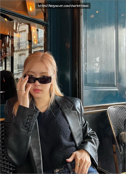 블랙핑크 로제 인스타 사진속 패션 정보 생로랑 자켓 및 호보백 인스타펑크 청바지 등 네이버 블로그