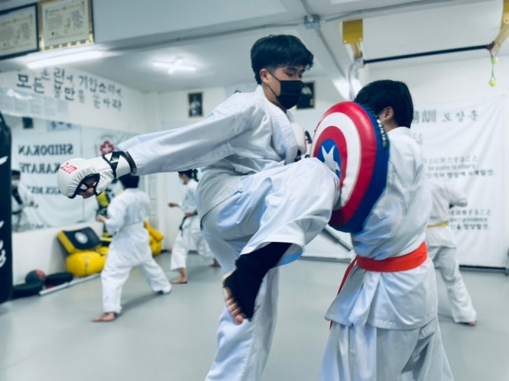 사도관 가라데에서는 유도 기술도 가능합니다 도봉구 킥복싱과 종합격투기 발리투도하는 체육관 극진의 호랑이 소에노 요시지의
