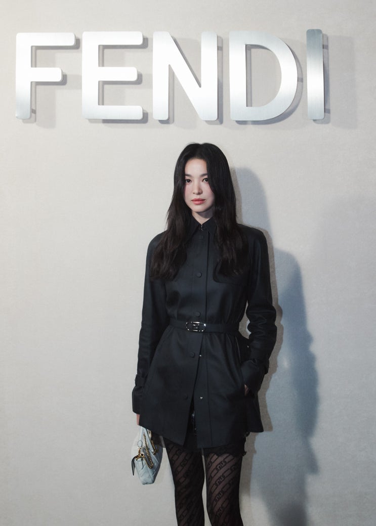 펜디 송혜교 공항패션 바게트 25주년 뉴욕패션위크 공항패션 네이버 블로그