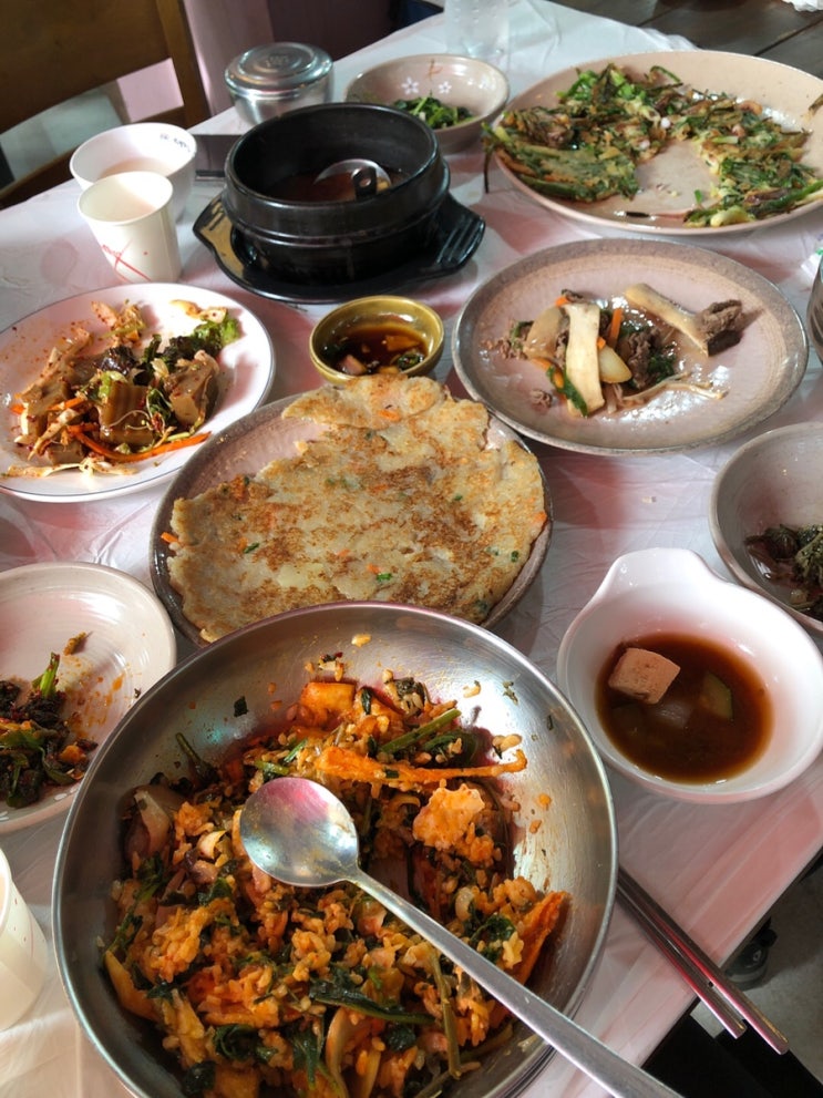 양평맛집 야외에서 즐기는 용문산 첫번째식당 더덕 산채 비빔밥 파전 감자전 도토리묵 소불고기 막걸리 쌈밥정식