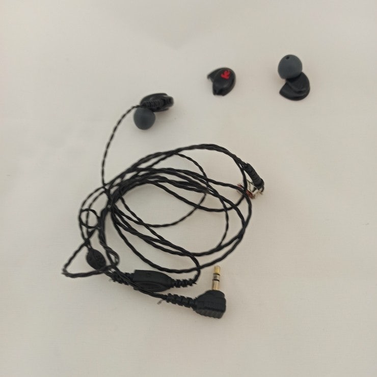 westone labs um-3 이어폰 단선 및 케이스가 분리되어 수리를 요청하셨습니다. : 네이버 블로그