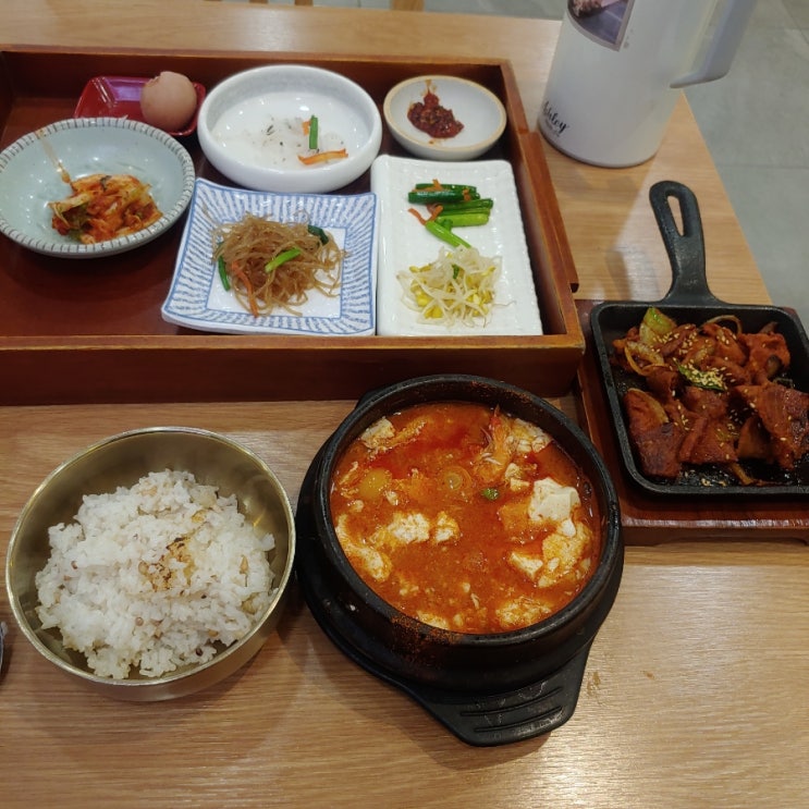 잠실혼밥 롯데월드 푸드에비뉴 북창동순두부 롯데월드점 잠실순두부 1인 고추장 불고기 상차림 솥밥 칼로리
