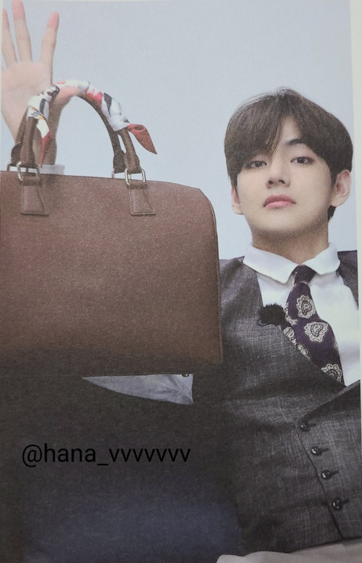 방탄소년단 뷔's cute tip on how to use the 'MUTE Boston Bag' became an ...