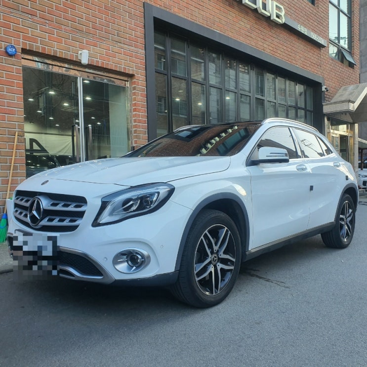 벤츠 GLA M2C200A+9인치모니터+고화질어라운드뷰 (사모님을 위한 선물) : 네이버 블로그
