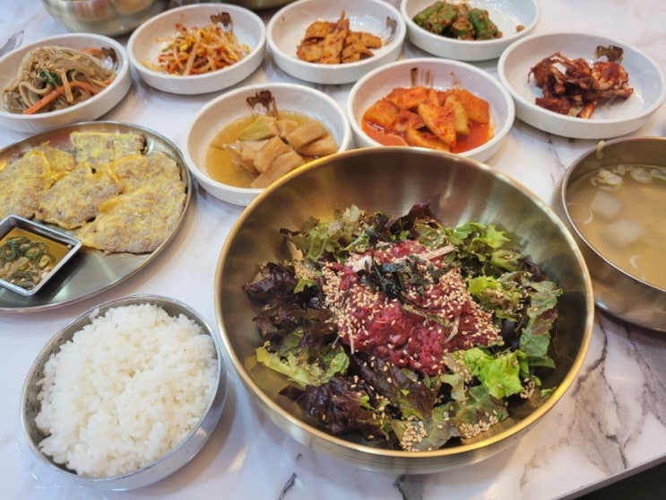 깔끔하고 정갈한 대구육회비빔밥 맛집으로는 여기 앞산육회비빔밥 네이버 블로그