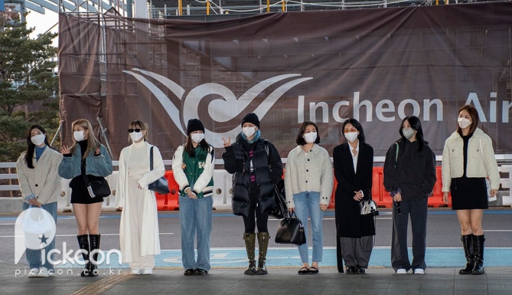 완전체라 반가운 트와이스, 9人9色 공항패션[포토] : 네이버 블로그