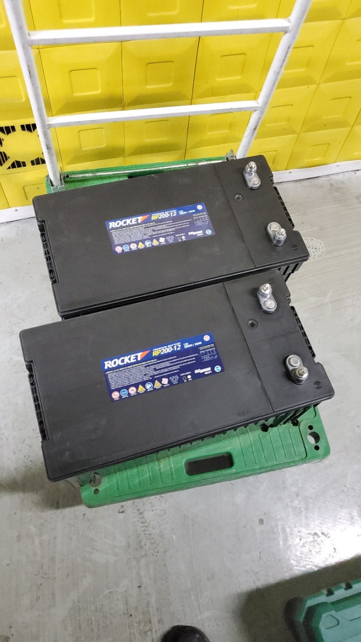 인천 남동구 OO 호텔 비상발전기 배터리 RP200-12 (12V 200AH) 교체 작업 : 네이버 블로그