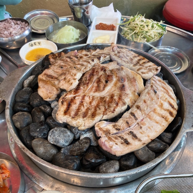 홍대 수정옥돌생소금구이숯과 돌 위에서 구워먹는 홍대 고기 맛집 네이버 블로그