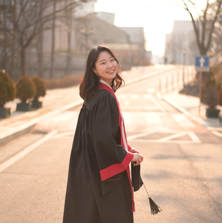 졸업스냅 이보다 더 알찰 수 없다👩‍🎓 고려대 사진 스팟 헤메코 소품 학위복 대여 네이버 블로그