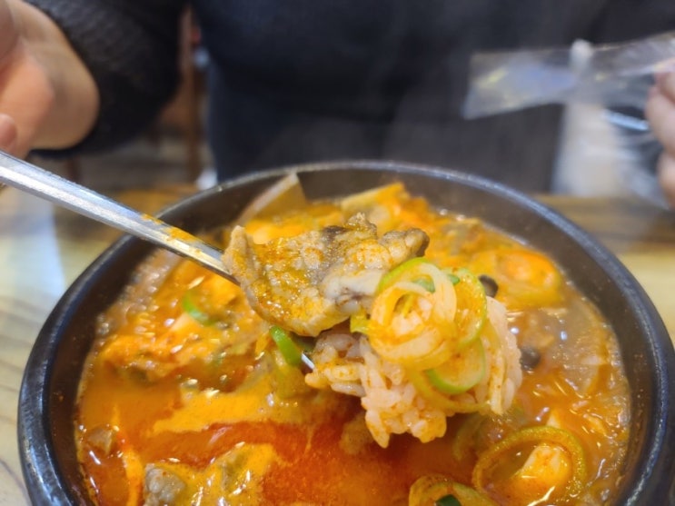 대전 매운김치 원조이면서 성지인 월평동 조풍연 소머리 국밥 맛집에서 매운김치와 매운국밥에 거기에 매운족발이 계속 땡기는 이유가
